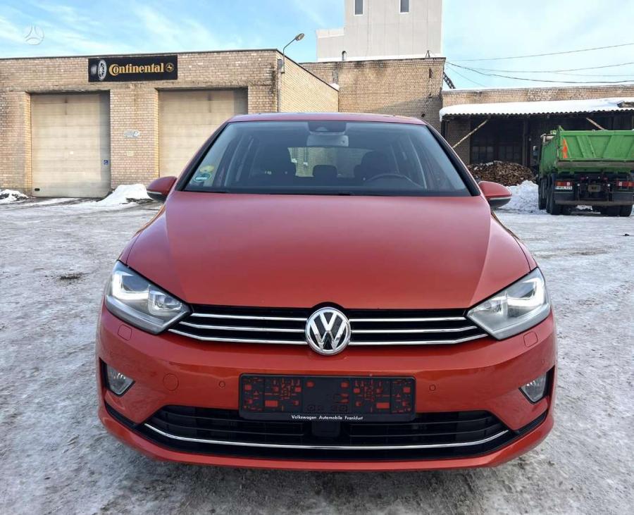 Orange Volkswagen Golf Sportsvan 2016 in Utena, with an engine capacity of 1.97 L and mileage of 243 thousand km for 9450 €, photo 2 on AUTOMOTO.COM.LV