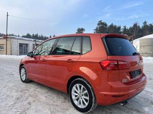 Orange Volkswagen Golf Sportsvan 2016 in Utena, with an engine capacity of 1.97 L and mileage of 243 thousand km for 9450 €, photo 4 on AUTOMOTO.COM.LV
