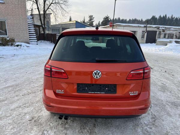 Orange Volkswagen Golf Sportsvan 2016 in Utena, with an engine capacity of 1.97 L and mileage of 243 thousand km for 9450 €, photo 5 on AUTOMOTO.COM.LV
