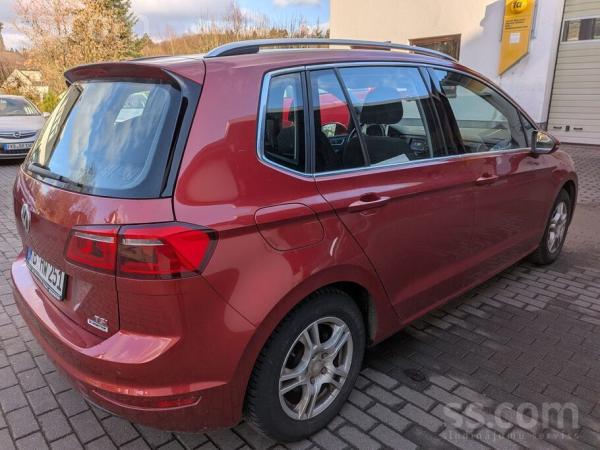 Sarkans Volkswagen Golf Sportsvan 2015 Rīga, ar dzinēja tilpumu 1.40 L un nobraukumu 208 tūkst. km par 9450 €, foto 6 vietnē AUTOMOTO.COM.LV