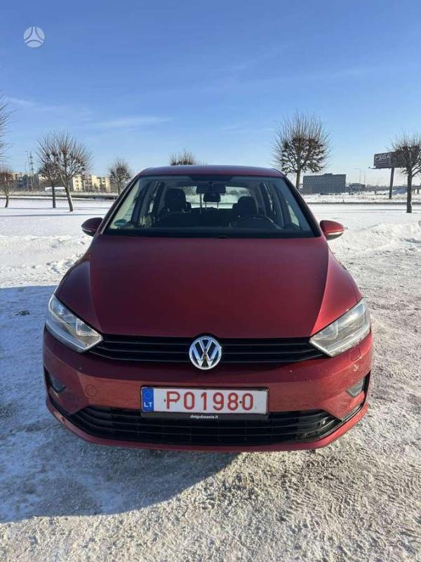 Red Volkswagen Golf Sportsvan 2016 in Marijampole, with an engine capacity of 1.60 L and mileage of 172 thousand km for 5800 €, photo 2 on AUTOMOTO.COM.LV