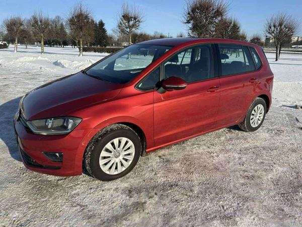 Red Volkswagen Golf Sportsvan 2016 in Marijampole, with an engine capacity of 1.60 L and mileage of 172 thousand km for 5800 €, photo 8 on AUTOMOTO.COM.LV