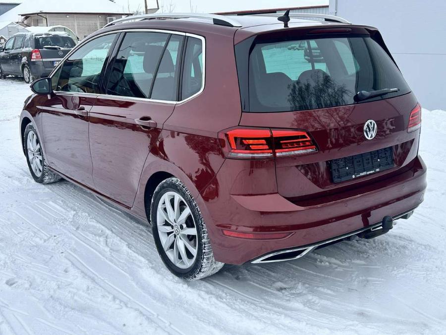Red Volkswagen Golf Sportsvan 2018 in Marijampole, with an engine capacity of 1.50 L and mileage of 196 thousand km for 12900 €, photo 7 on AUTOMOTO.COM.LV