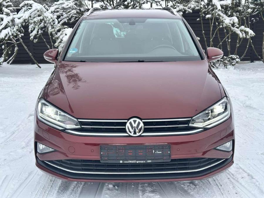 Sarkans Volkswagen Golf Sportsvan 2018 Marijampole, ar dzinēja tilpumu 1.50 L un nobraukumu 196 tūkst. km par 12200 €, foto 3 vietnē AUTOMOTO.COM.LV