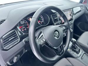Sarkans Volkswagen Golf Sportsvan 2018 Marijampole, ar dzinēja tilpumu 1.50 L un nobraukumu 196 tūkst. km par 12200 €, foto 20 vietnē AUTOMOTO.COM.LV