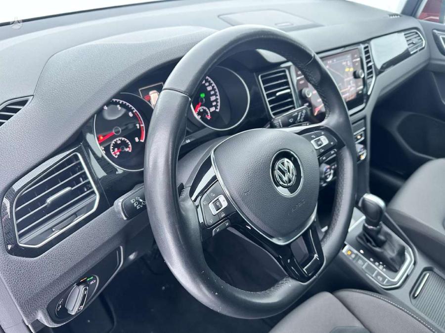 Sarkans Volkswagen Golf Sportsvan 2018 Marijampole, ar dzinēja tilpumu 1.50 L un nobraukumu 196 tūkst. km par 12200 €, foto 20 vietnē AUTOMOTO.COM.LV
