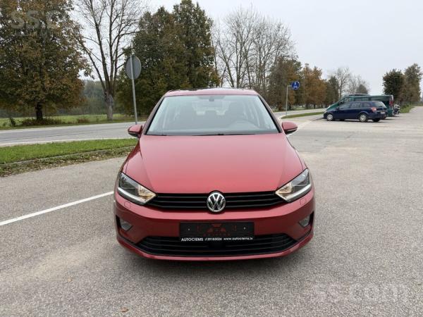Red Volkswagen Golf Sportsvan 2016 in Ogre, with an engine capacity of 1.60 L and mileage of 215 thousand km for 7999 €, photo 4 on AUTOMOTO.COM.LV