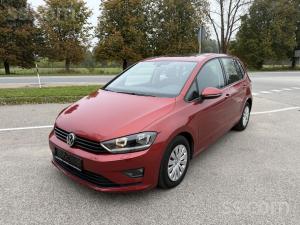 Red Volkswagen Golf Sportsvan 2016 in Ogre, with an engine capacity of 1.60 L and mileage of 215 thousand km for 7999 €, photo 1 on AUTOMOTO.COM.LV
