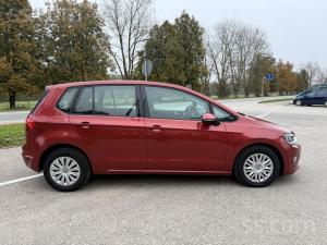 Red Volkswagen Golf Sportsvan 2016 in Ogre, with an engine capacity of 1.60 L and mileage of 215 thousand km for 7999 €, photo 8 on AUTOMOTO.COM.LV