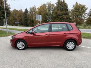 Red Volkswagen Golf Sportsvan 2016 in Ogre, with an engine capacity of 1.60 L and mileage of 215 thousand km for 7999 €, photo 10 on AUTOMOTO.COM.LV
