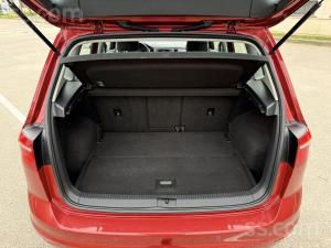 Red Volkswagen Golf Sportsvan 2016 in Ogre, with an engine capacity of 1.60 L and mileage of 215 thousand km for 7999 €, photo 17 on AUTOMOTO.COM.LV