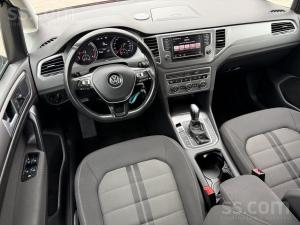 Red Volkswagen Golf Sportsvan 2016 in Ogre, with an engine capacity of 1.60 L and mileage of 215 thousand km for 7999 €, photo 21 on AUTOMOTO.COM.LV
