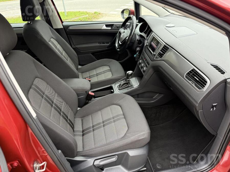 Red Volkswagen Golf Sportsvan 2016 in Ogre, with an engine capacity of 1.60 L and mileage of 215 thousand km for 7999 €, photo 28 on AUTOMOTO.COM.LV