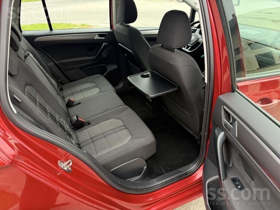 Red Volkswagen Golf Sportsvan 2016 in Ogre, with an engine capacity of 1.60 L and mileage of 215 thousand km for 7999 €, photo 27 on AUTOMOTO.COM.LV