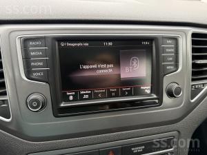 Red Volkswagen Golf Sportsvan 2016 in Ogre, with an engine capacity of 1.60 L and mileage of 215 thousand km for 7999 €, photo 34 on AUTOMOTO.COM.LV