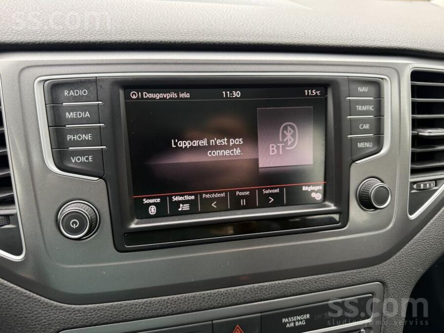 Red Volkswagen Golf Sportsvan 2016 in Ogre, with an engine capacity of 1.60 L and mileage of 215 thousand km for 7999 €, photo 34 on AUTOMOTO.COM.LV