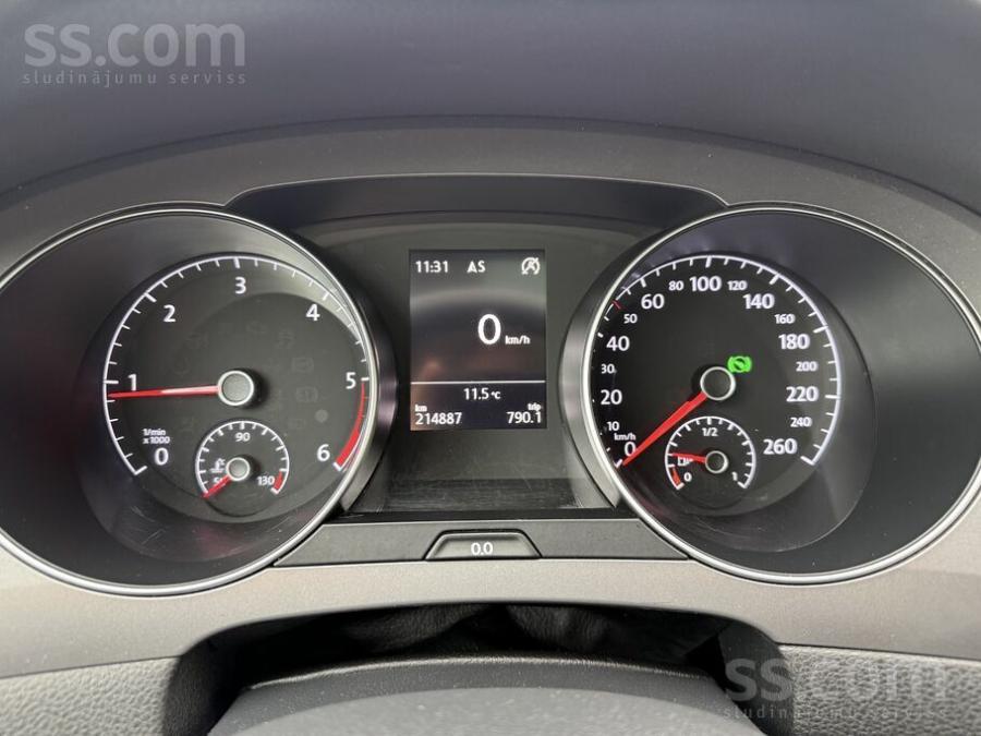 Red Volkswagen Golf Sportsvan 2016 in Ogre, with an engine capacity of 1.60 L and mileage of 215 thousand km for 7999 €, photo 40 on AUTOMOTO.COM.LV