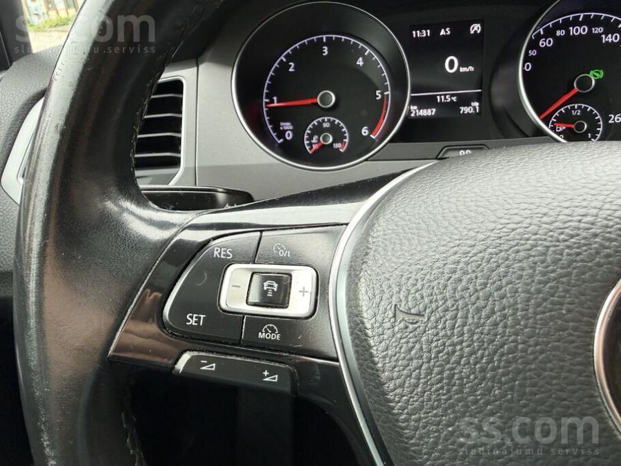 Red Volkswagen Golf Sportsvan 2016 in Ogre, with an engine capacity of 1.60 L and mileage of 215 thousand km for 7999 €, photo 42 on AUTOMOTO.COM.LV