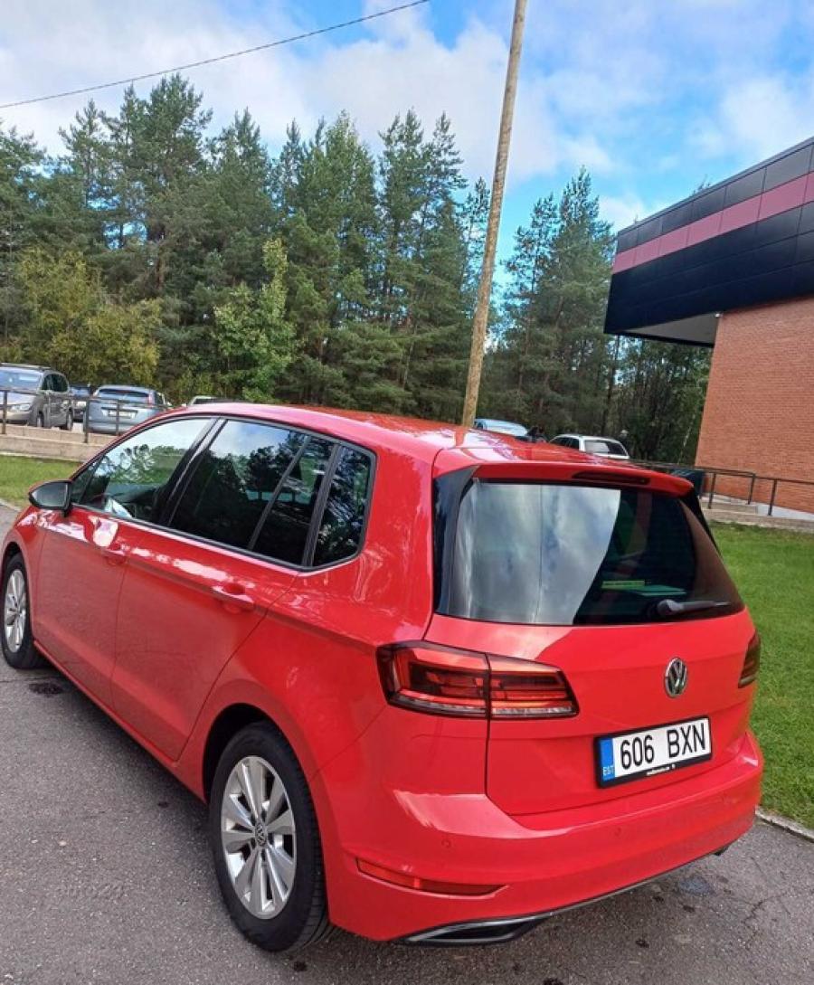 Red Volkswagen Golf Sportsvan 2018 in Tallinn, with an engine capacity of 1.60 L and mileage of 180 thousand km for 8999 €, photo 12 on AUTOMOTO.COM.LV