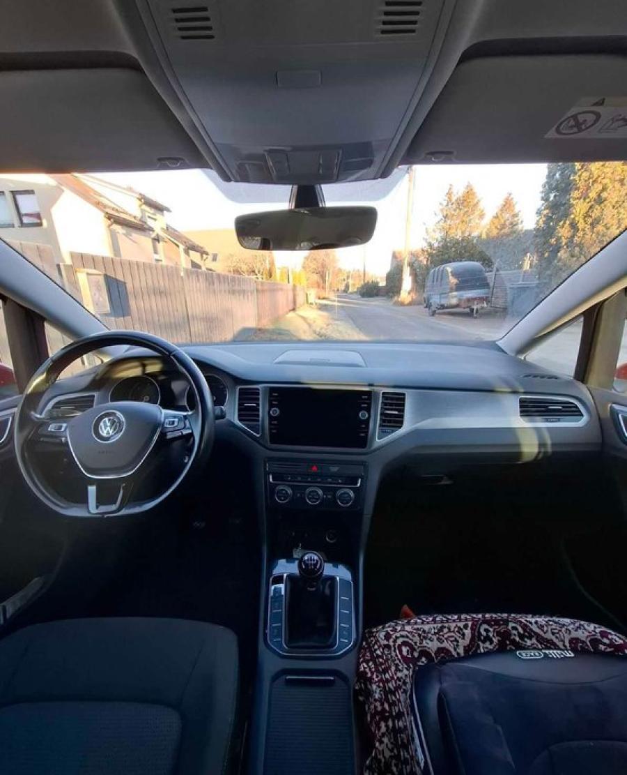 Red Volkswagen Golf Sportsvan 2018 in Tallinn, with an engine capacity of 1.60 L and mileage of 180 thousand km for 8999 €, photo 13 on AUTOMOTO.COM.LV