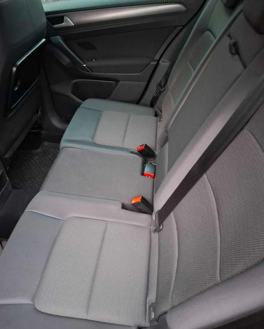 Red Volkswagen Golf Sportsvan 2018 in Tallinn, with an engine capacity of 1.60 L and mileage of 180 thousand km for 8999 €, photo 15 on AUTOMOTO.COM.LV