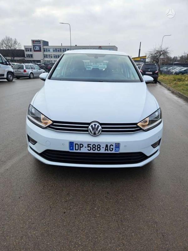 White Volkswagen Golf Sportsvan 2015 in Taurage, with an engine capacity of 1.40 L and mileage of 184 thousand km for 5900 €, photo 2 on AUTOMOTO.COM.LV