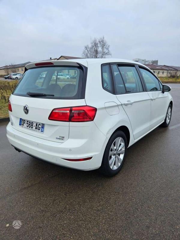 White Volkswagen Golf Sportsvan 2015 in Taurage, with an engine capacity of 1.40 L and mileage of 184 thousand km for 5900 €, photo 5 on AUTOMOTO.COM.LV
