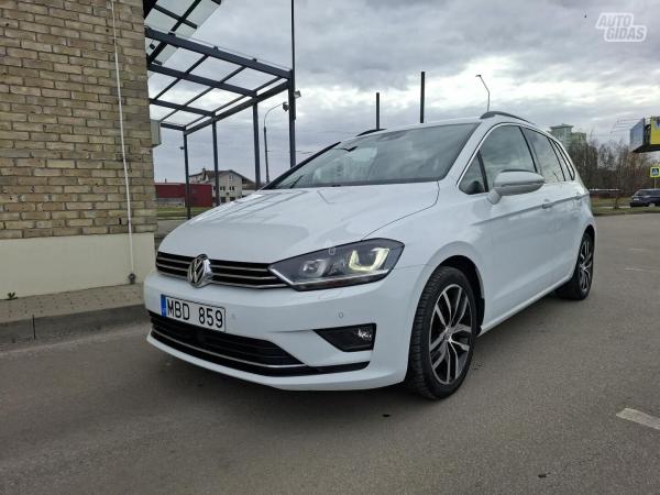 White Volkswagen Golf Sportsvan 2015 in Kaunas, with an engine capacity of 2.00 L and mileage of 265 thousand km for 6900 €, photo 1 on AUTOMOTO.COM.LV