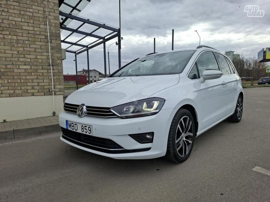 White Volkswagen Golf Sportsvan 2015 in Kaunas, with an engine capacity of 2.00 L and mileage of 265 thousand km for 6900 €, photo 1 on AUTOMOTO.COM.LV