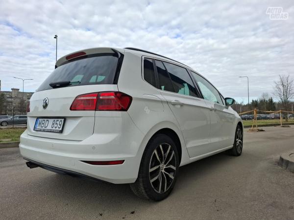 White Volkswagen Golf Sportsvan 2015 in Kaunas, with an engine capacity of 2.00 L and mileage of 265 thousand km for 6900 €, photo 3 on AUTOMOTO.COM.LV