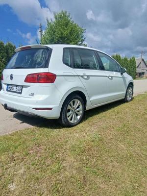 White Volkswagen Golf Sportsvan 2015 in Alytus, with an engine capacity of 1.60 L and mileage of 186 thousand km for 5500 €, photo 4 on AUTOMOTO.COM.LV