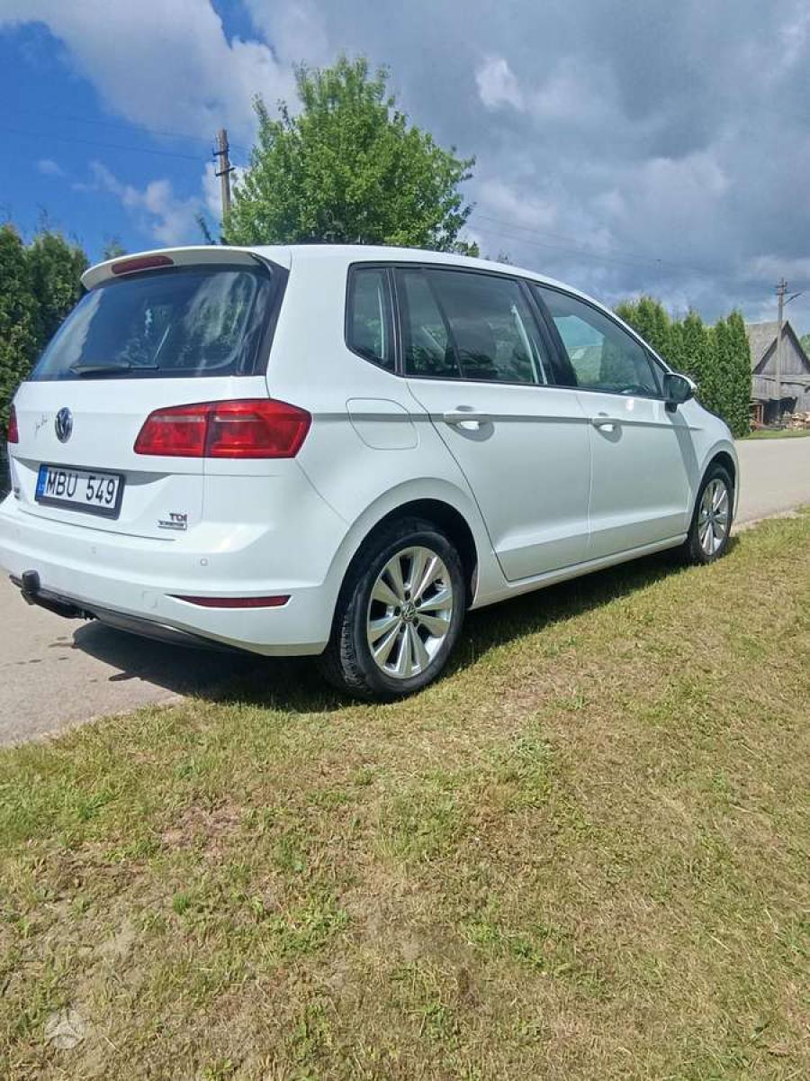 White Volkswagen Golf Sportsvan 2015 in Alytus, with an engine capacity of 1.60 L and mileage of 186 thousand km for 5500 €, photo 4 on AUTOMOTO.COM.LV
