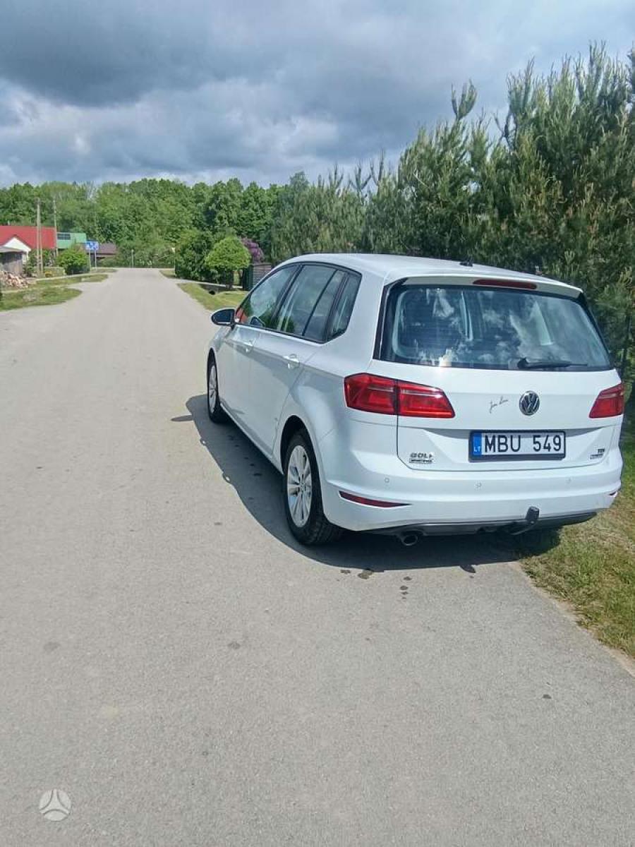 White Volkswagen Golf Sportsvan 2015 in Alytus, with an engine capacity of 1.60 L and mileage of 186 thousand km for 5500 €, photo 5 on AUTOMOTO.COM.LV