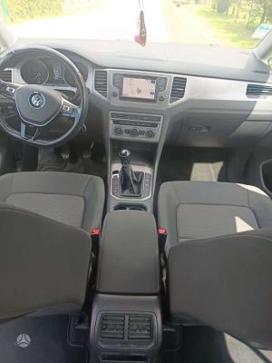 White Volkswagen Golf Sportsvan 2015 in Alytus, with an engine capacity of 1.60 L and mileage of 186 thousand km for 5500 €, photo 7 on AUTOMOTO.COM.LV