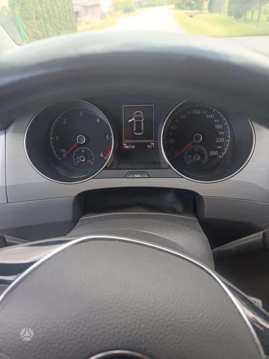 White Volkswagen Golf Sportsvan 2015 in Alytus, with an engine capacity of 1.60 L and mileage of 186 thousand km for 5500 €, photo 8 on AUTOMOTO.COM.LV