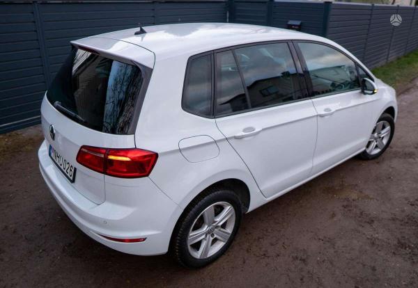 White Volkswagen Golf Sportsvan 2014 in Kaunas, with an engine capacity of 1.60 L and mileage of 290 thousand km for 7650 €, photo 2 on AUTOMOTO.COM.LV