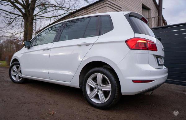 White Volkswagen Golf Sportsvan 2014 in Kaunas, with an engine capacity of 1.60 L and mileage of 290 thousand km for 7650 €, photo 8 on AUTOMOTO.COM.LV