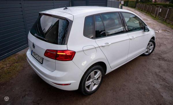 White Volkswagen Golf Sportsvan 2014 in Kaunas, with an engine capacity of 1.60 L and mileage of 290 thousand km for 7650 €, photo 9 on AUTOMOTO.COM.LV