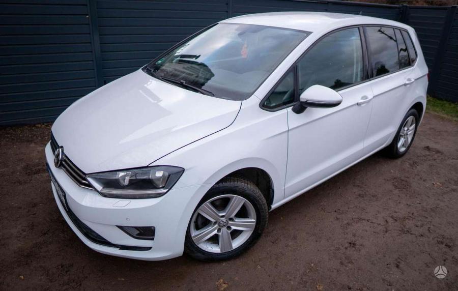 White Volkswagen Golf Sportsvan 2014 in Kaunas, with an engine capacity of 1.60 L and mileage of 291 thousand km for 7150 €, photo 2 on AUTOMOTO.COM.LV