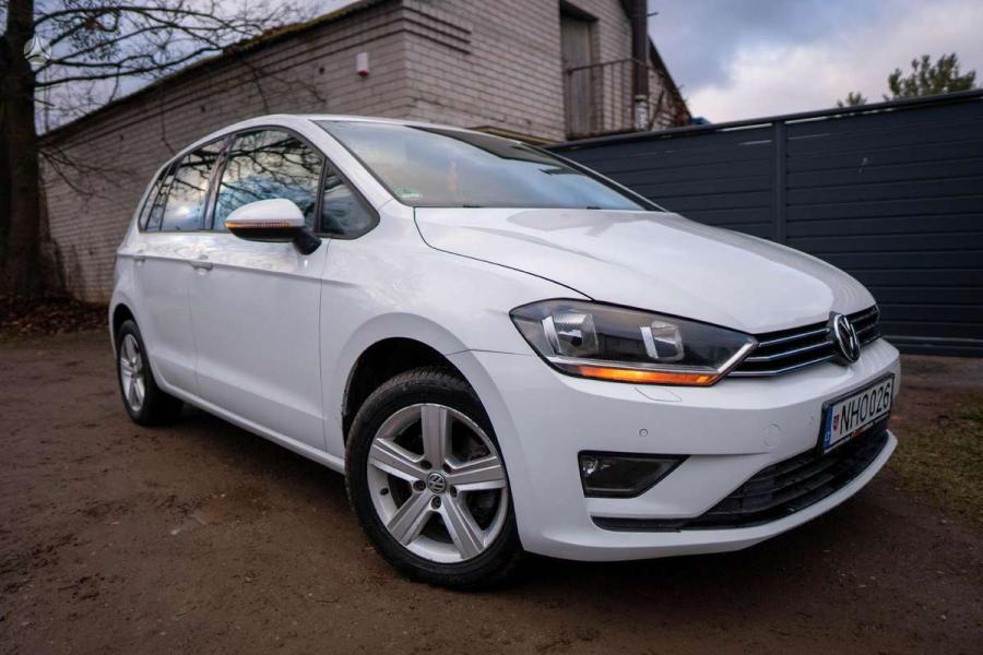White Volkswagen Golf Sportsvan 2014 in Kaunas, with an engine capacity of 1.60 L and mileage of 291 thousand km for 7150 €, photo 15 on AUTOMOTO.COM.LV