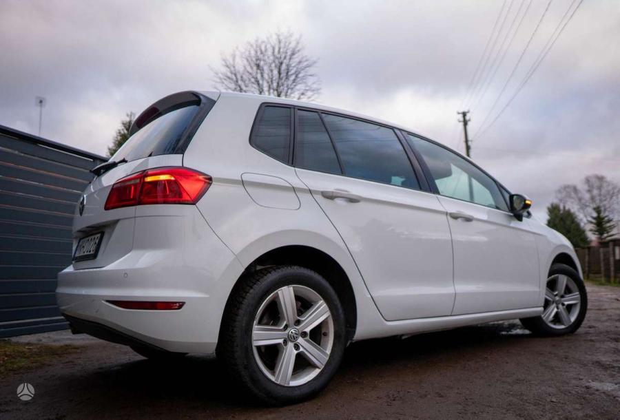 White Volkswagen Golf Sportsvan 2014 in Kaunas, with an engine capacity of 1.60 L and mileage of 291 thousand km for 7150 €, photo 16 on AUTOMOTO.COM.LV