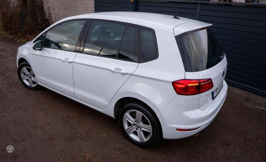 White Volkswagen Golf Sportsvan 2014 in Kaunas, with an engine capacity of 1.60 L and mileage of 291 thousand km for 7150 €, photo 17 on AUTOMOTO.COM.LV