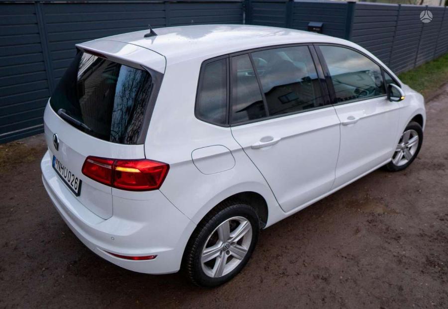 White Volkswagen Golf Sportsvan 2014 in Kaunas, with an engine capacity of 1.60 L and mileage of 291 thousand km for 7150 €, photo 18 on AUTOMOTO.COM.LV