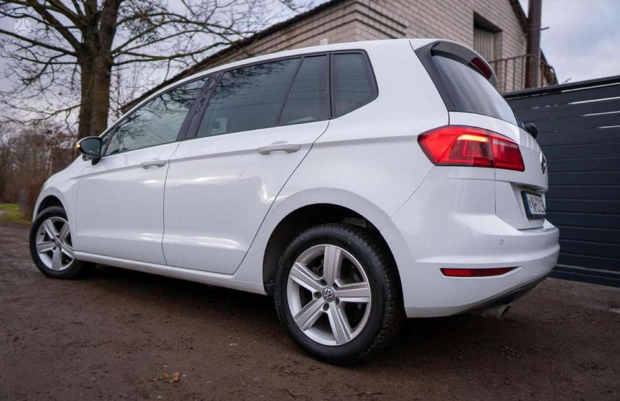 White Volkswagen Golf Sportsvan 2014 in Kaunas, with an engine capacity of 1.60 L and mileage of 291 thousand km for 7150 €, photo 24 on AUTOMOTO.COM.LV
