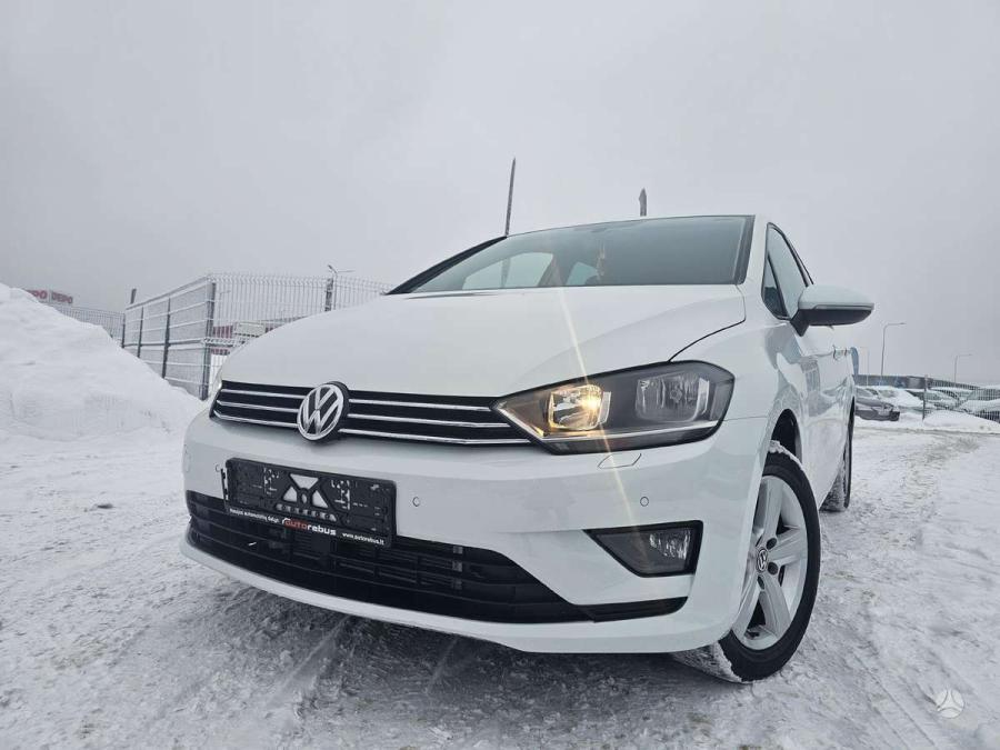 White Volkswagen Golf Sportsvan 2014 in Kaunas, with an engine capacity of 1.60 L and mileage of 281 thousand km for 7599 €, photo 9 on AUTOMOTO.COM.LV