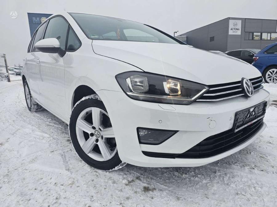 White Volkswagen Golf Sportsvan 2014 in Kaunas, with an engine capacity of 1.60 L and mileage of 281 thousand km for 7599 €, photo 13 on AUTOMOTO.COM.LV