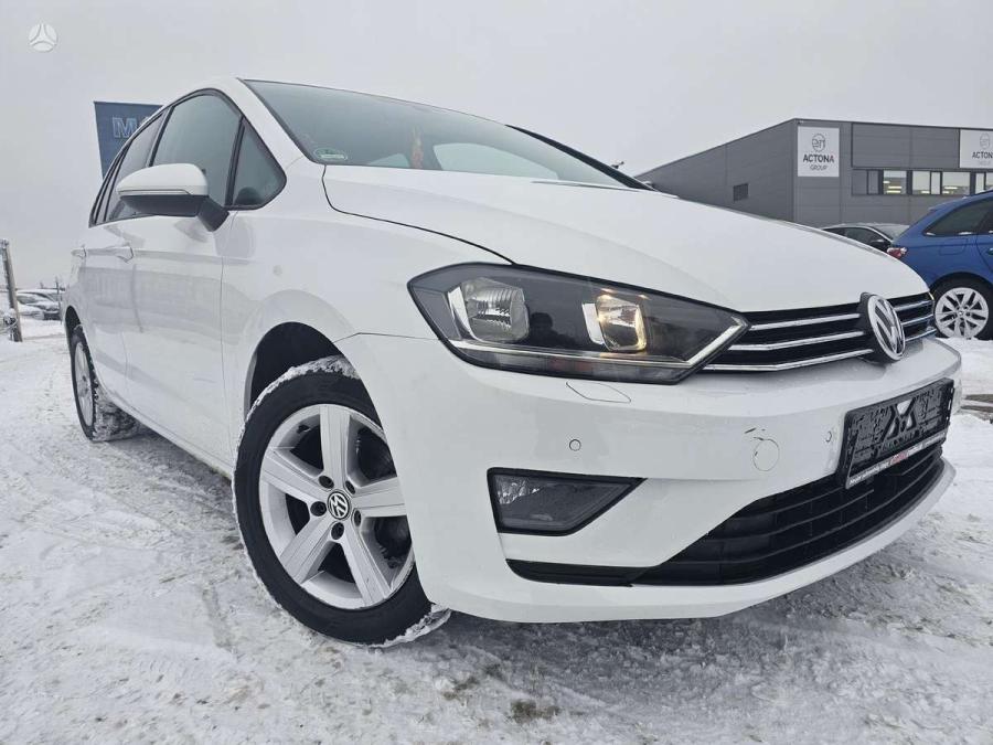 White Volkswagen Golf Sportsvan 2014 in Kaunas, with an engine capacity of 1.60 L and mileage of 281 thousand km for 7599 €, photo 16 on AUTOMOTO.COM.LV