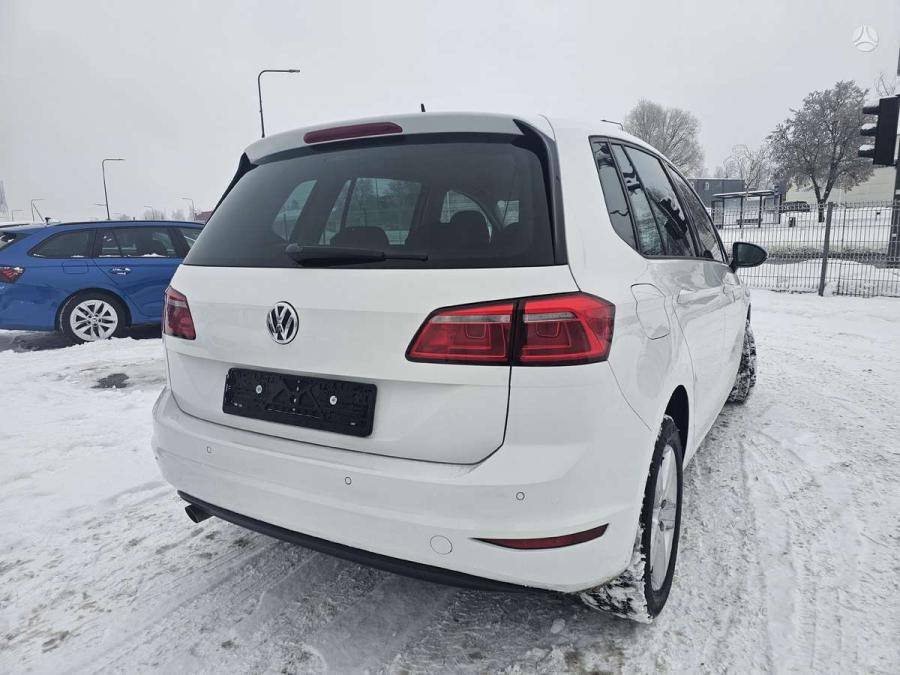 White Volkswagen Golf Sportsvan 2014 in Kaunas, with an engine capacity of 1.60 L and mileage of 281 thousand km for 7599 €, photo 20 on AUTOMOTO.COM.LV
