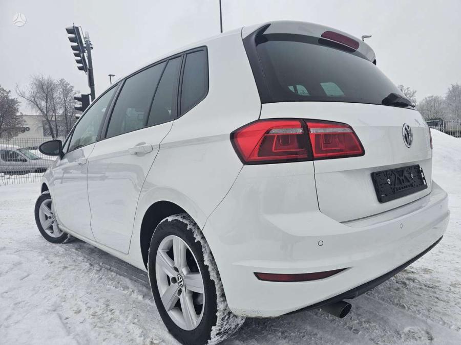 White Volkswagen Golf Sportsvan 2014 in Kaunas, with an engine capacity of 1.60 L and mileage of 281 thousand km for 7599 €, photo 21 on AUTOMOTO.COM.LV