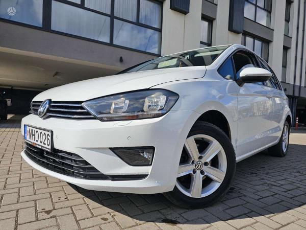 White Volkswagen Golf Sportsvan 2014 in Kaunas, with an engine capacity of 1.60 L and mileage of 298 thousand km for 6499 €, photo 1 on AUTOMOTO.COM.LV